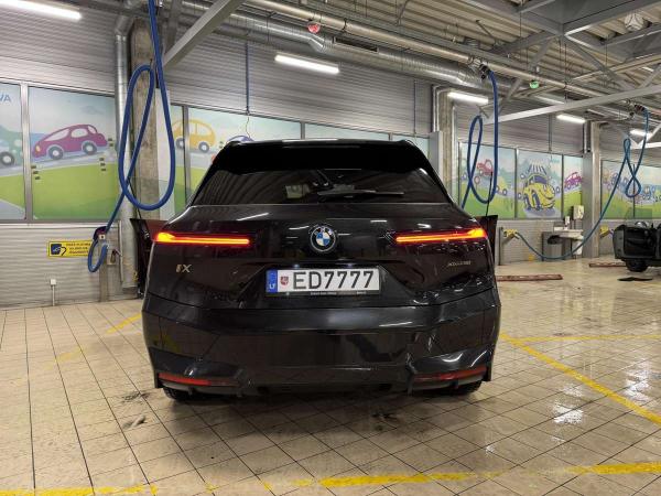 Melns BMW iX 2025 Viļņa, ar dzinēja tilpumu 0.00 L un nobraukumu 35 tūkst. km par 67900 €, foto 1 vietnē AUTOMOTO.COM.LV