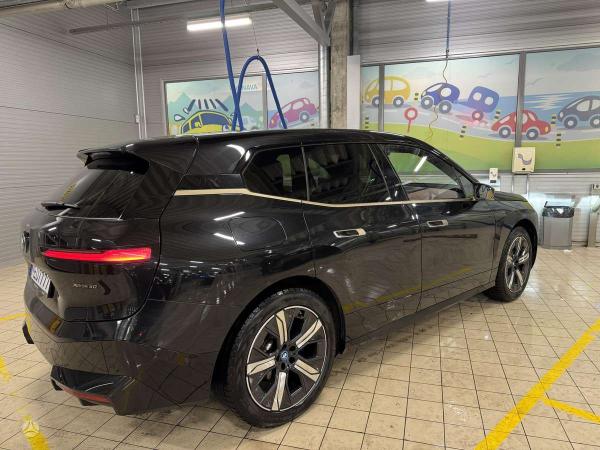 Melns BMW iX 2025 Viļņa, ar dzinēja tilpumu 0.00 L un nobraukumu 35 tūkst. km par 67900 €, foto 3 vietnē AUTOMOTO.COM.LV