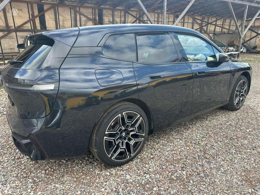 Melns BMW iX 2025 Klaipėda, ar dzinēja tilpumu 0.00 L un nobraukumu 12 tūkst. km par 23900 €, foto 3 vietnē AUTOMOTO.COM.LV