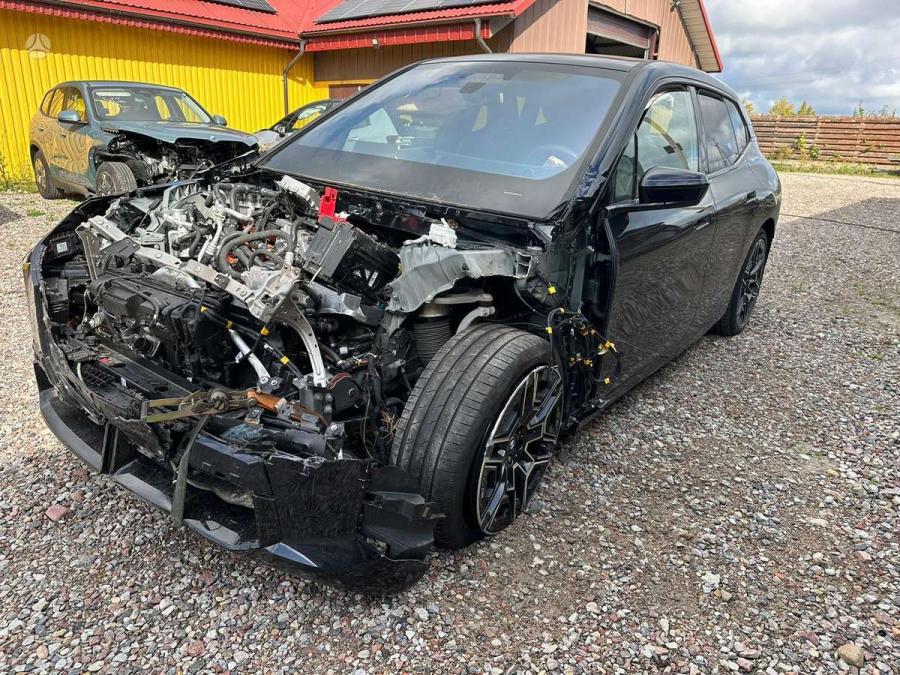 Melns BMW iX 2025 Klaipėda, ar dzinēja tilpumu 0.00 L un nobraukumu 12 tūkst. km par 23900 €, foto 5 vietnē AUTOMOTO.COM.LV