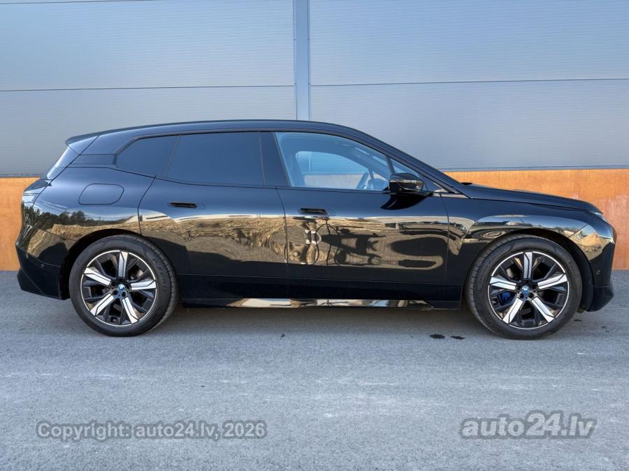 Melns BMW iX 2021 Tallina, ar dzinēja tilpumu 0.00 L un nobraukumu 80 tūkst. km par 41900 €, foto 7 vietnē AUTOMOTO.COM.LV
