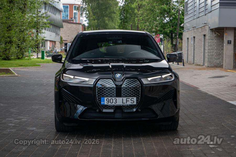 Black BMW iX 2021 in Tallinn, with an engine capacity of 0.00 L and mileage of 78 thousand km for 41900 €, photo 3 on AUTOMOTO.COM.LV