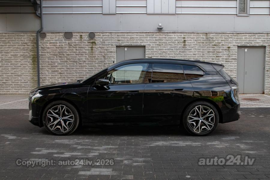 Black BMW iX 2021 in Tallinn, with an engine capacity of 0.00 L and mileage of 78 thousand km for 41900 €, photo 5 on AUTOMOTO.COM.LV