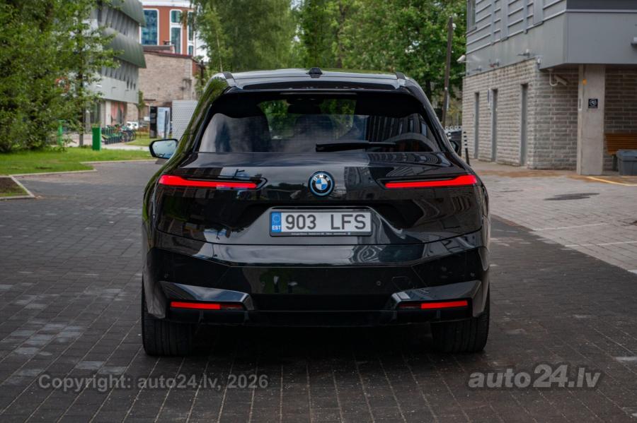 Black BMW iX 2021 in Tallinn, with an engine capacity of 0.00 L and mileage of 78 thousand km for 41900 €, photo 6 on AUTOMOTO.COM.LV
