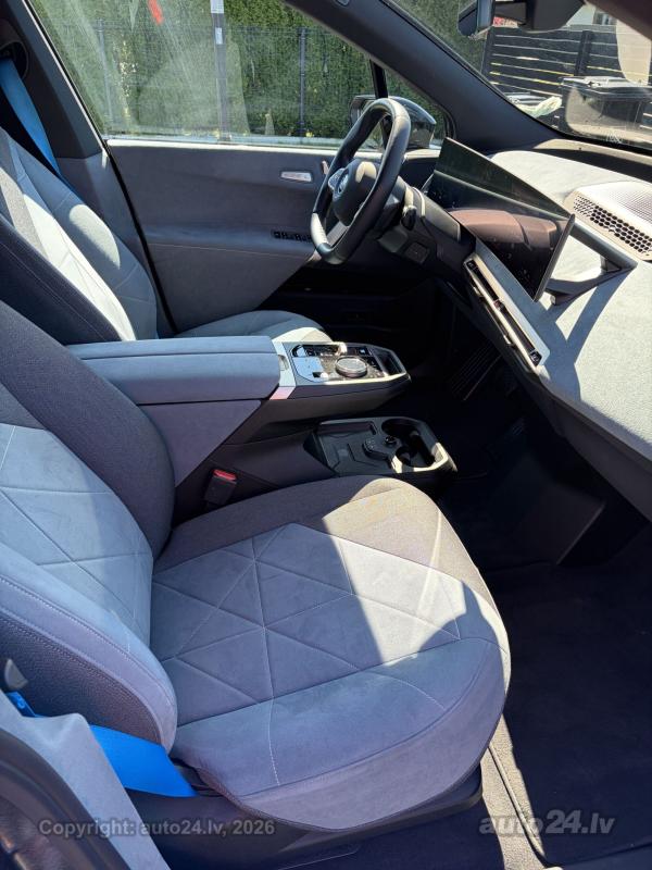 Black BMW iX 2022 in Tallinn, with an engine capacity of 0.00 L and mileage of 55 thousand km for 46000 €, photo 4 on AUTOMOTO.COM.LV