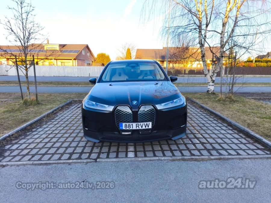 Melns BMW iX 2023 Tallina, ar dzinēja tilpumu 0.00 L un nobraukumu 26 tūkst. km par 45900 €, foto 2 vietnē AUTOMOTO.COM.LV
