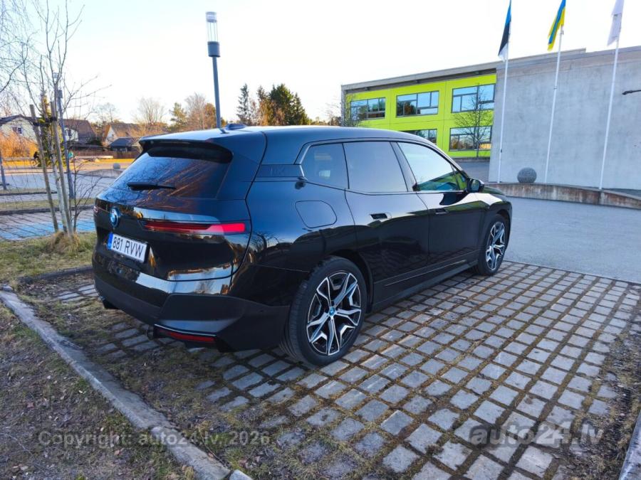 Melns BMW iX 2023 Tallina, ar dzinēja tilpumu 0.00 L un nobraukumu 26 tūkst. km par 45900 €, foto 5 vietnē AUTOMOTO.COM.LV