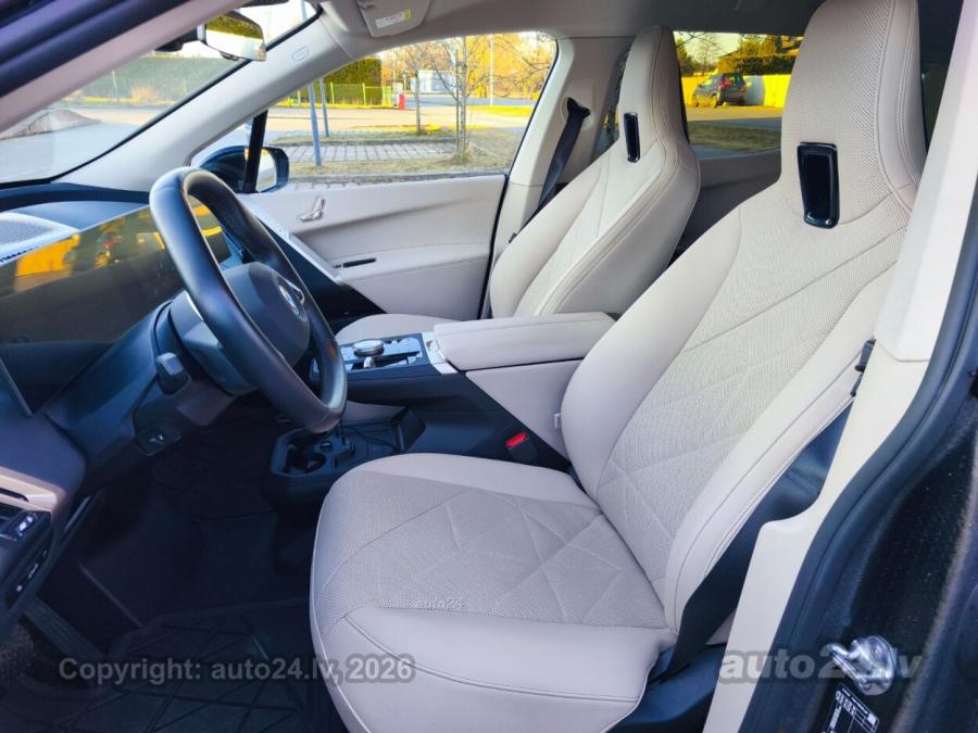 Melns BMW iX 2023 Tallina, ar dzinēja tilpumu 0.00 L un nobraukumu 26 tūkst. km par 45900 €, foto 14 vietnē AUTOMOTO.COM.LV