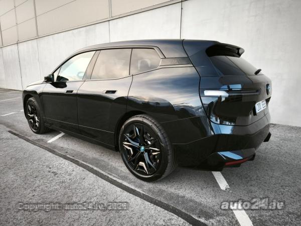 Black BMW iX 2023 in Tallinn, with an engine capacity of 0.00 L and mileage of 59 thousand km for 52900 €, photo 3 on AUTOMOTO.COM.LV