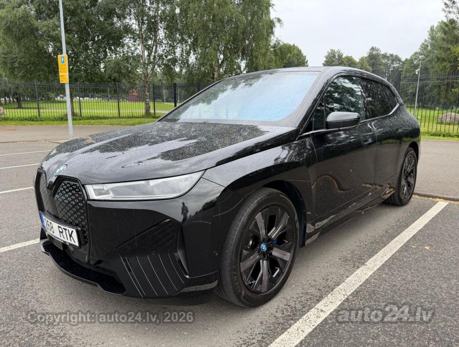 Melns BMW iX 2023 Tallina, ar dzinēja tilpumu 0.00 L un nobraukumu 39 tūkst. km par 53900 €, foto 1 vietnē AUTOMOTO.COM.LV