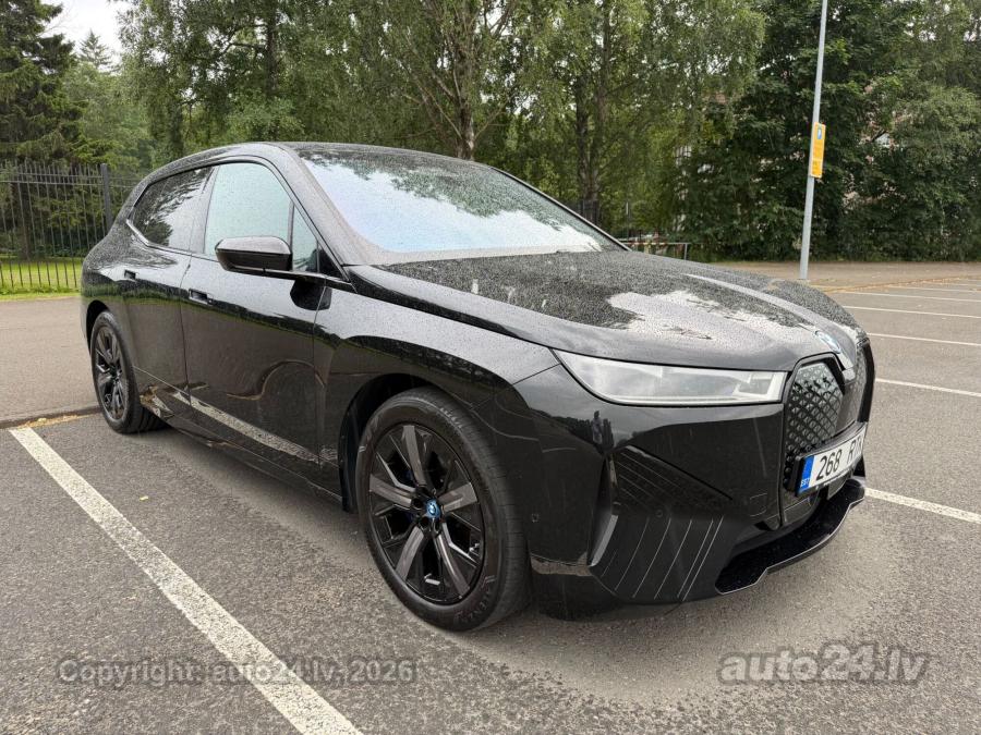 Melns BMW iX 2023 Tallina, ar dzinēja tilpumu 0.00 L un nobraukumu 39 tūkst. km par 53900 €, foto 3 vietnē AUTOMOTO.COM.LV