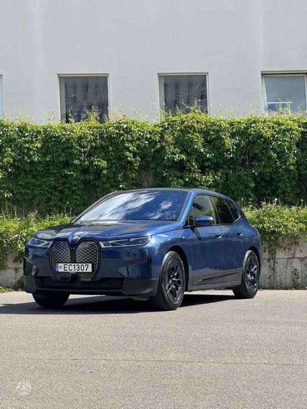 Zils BMW iX 2023 Viļņa, ar dzinēja tilpumu 0.00 L un nobraukumu 52 tūkst. km par 48900 €, foto 1 vietnē AUTOMOTO.COM.LV