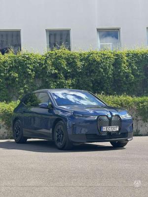 Blue BMW iX 2023 in Vilnius, with an engine capacity of 0.00 L and mileage of 52 thousand km for 48900 €, photo 4 on AUTOMOTO.COM.LV