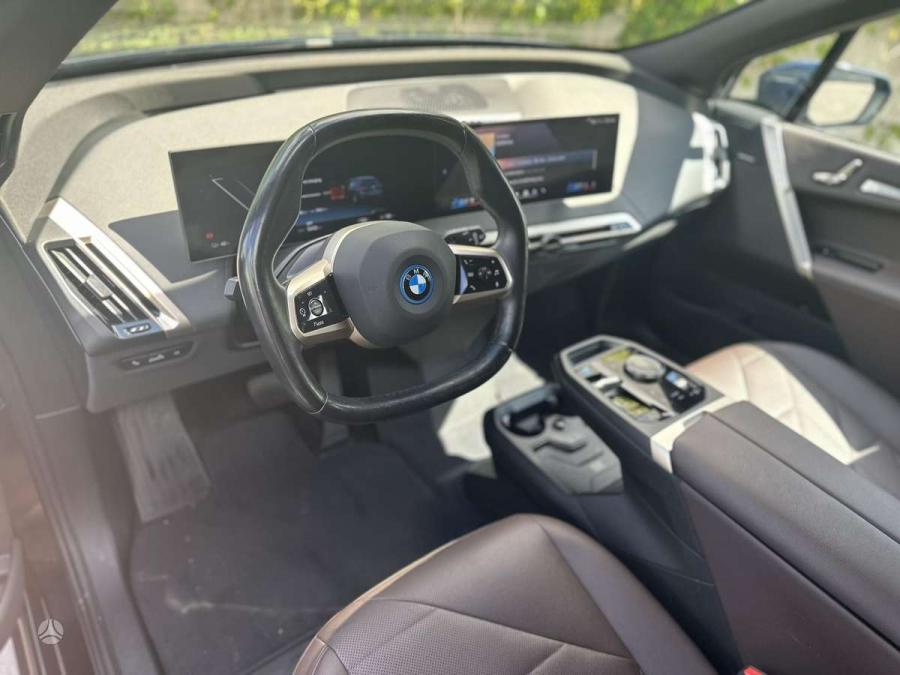Blue BMW iX 2023 in Vilnius, with an engine capacity of 0.00 L and mileage of 52 thousand km for 48900 €, photo 5 on AUTOMOTO.COM.LV