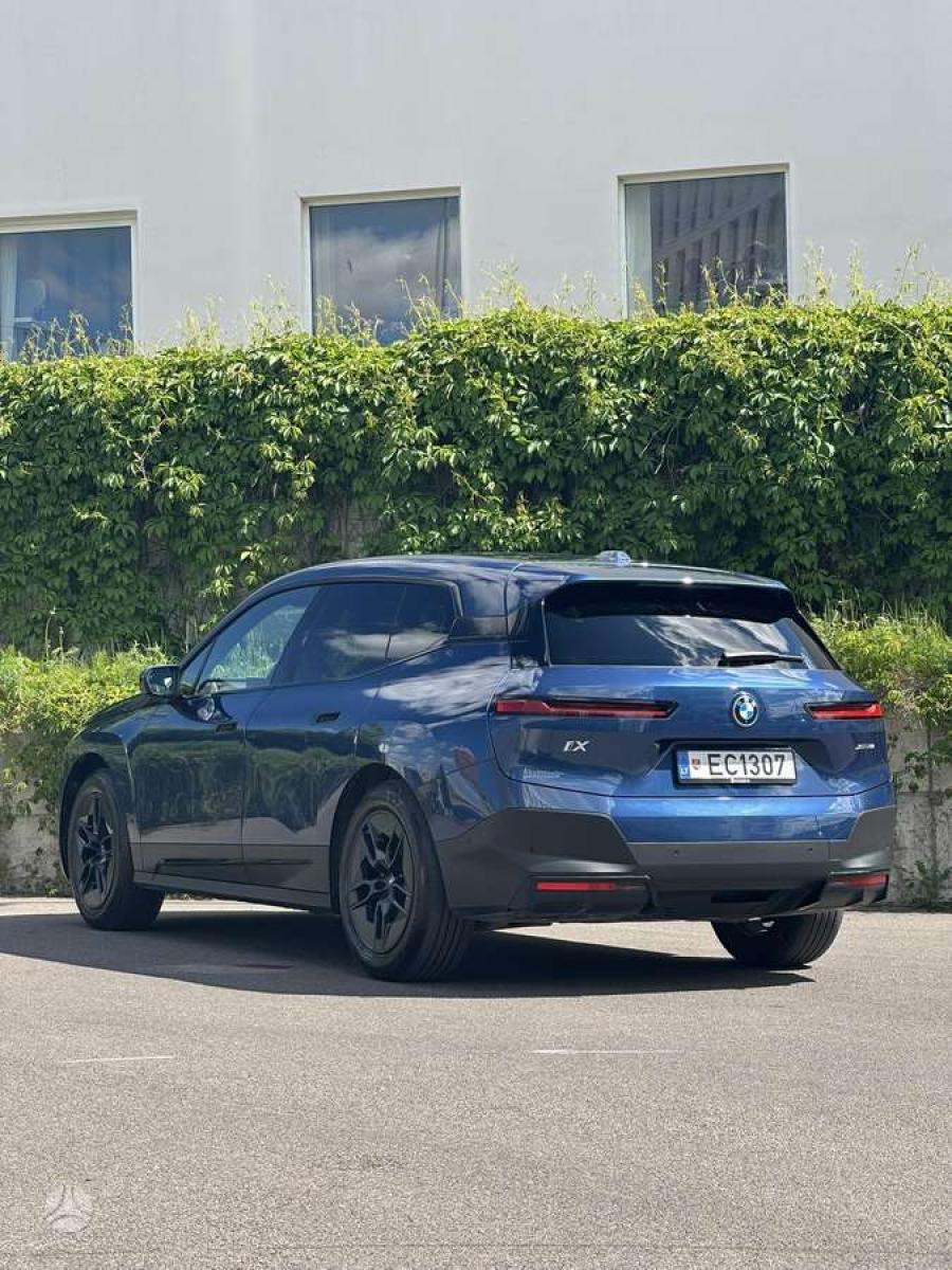 Blue BMW iX 2023 in Vilnius, with an engine capacity of 0.00 L and mileage of 52 thousand km for 48900 €, photo 12 on AUTOMOTO.COM.LV