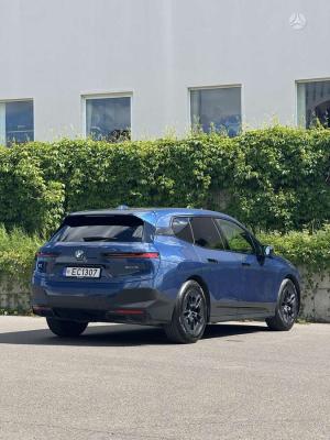 Blue BMW iX 2023 in Vilnius, with an engine capacity of 0.00 L and mileage of 52 thousand km for 48900 €, photo 14 on AUTOMOTO.COM.LV