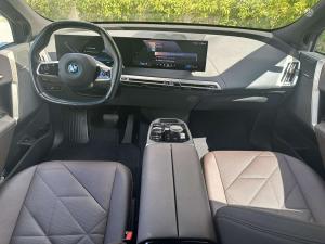 Blue BMW iX 2023 in Vilnius, with an engine capacity of 0.00 L and mileage of 52 thousand km for 48900 €, photo 15 on AUTOMOTO.COM.LV