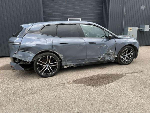 Zils BMW iX 2023 Alīta, ar dzinēja tilpumu 0.00 L un nobraukumu 70 tūkst. km par 26950 €, foto 10 vietnē AUTOMOTO.COM.LV
