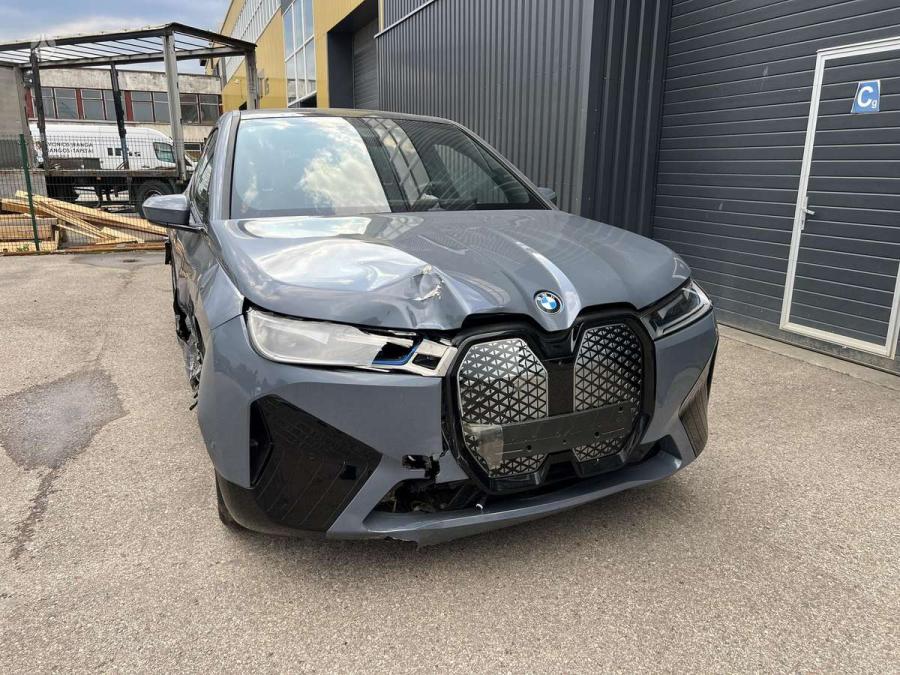 Zils BMW iX 2023 Alīta, ar dzinēja tilpumu 0.00 L un nobraukumu 70 tūkst. km par 26950 €, foto 14 vietnē AUTOMOTO.COM.LV