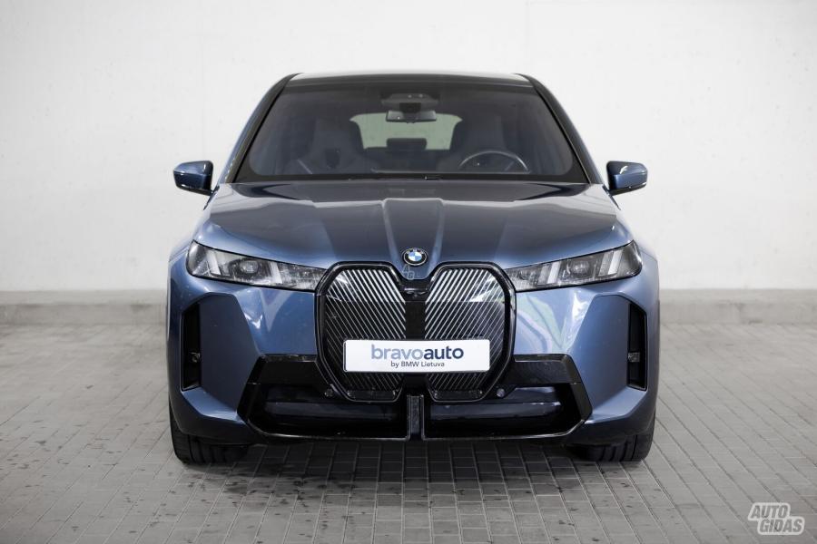 Blue BMW iX 2025 in Vilnius, with an engine capacity of 0.00 L and mileage of 37 thousand km for 81991 €, photo 3 on AUTOMOTO.COM.LV