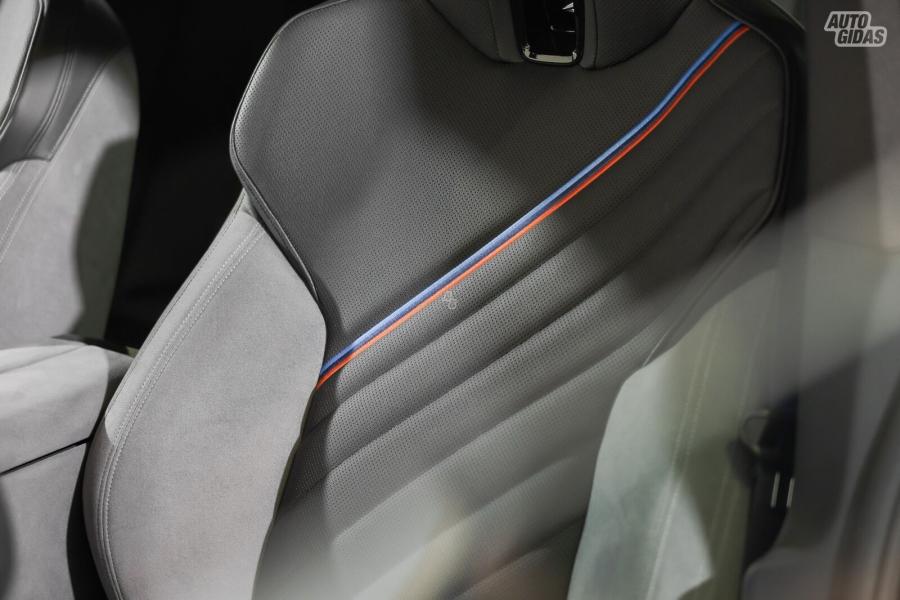 Blue BMW iX 2025 in Vilnius, with an engine capacity of 0.00 L and mileage of 37 thousand km for 81991 €, photo 21 on AUTOMOTO.COM.LV