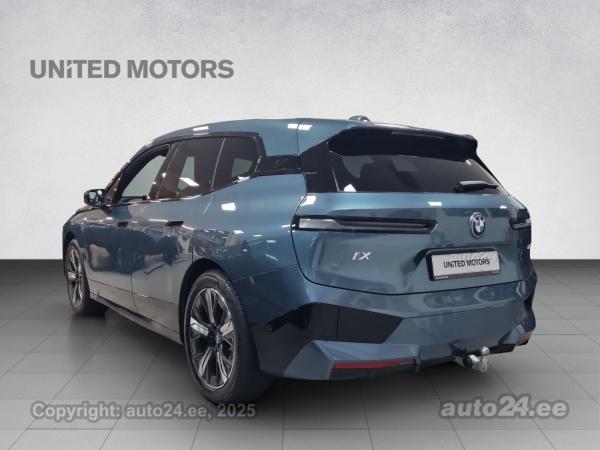 Zils BMW iX 2024 Jehvi, ar dzinēja tilpumu 0.00 L un nobraukumu 12 tūkst. km par 62900 €, foto 3 vietnē AUTOMOTO.COM.LV