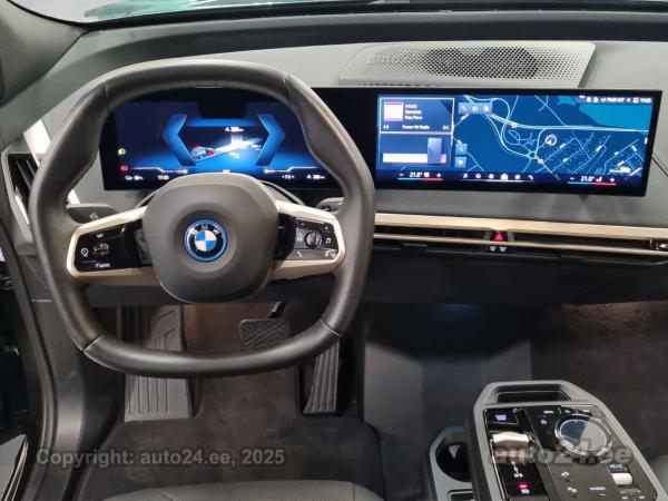 Zils BMW iX 2024 Jehvi, ar dzinēja tilpumu 0.00 L un nobraukumu 12 tūkst. km par 62900 €, foto 7 vietnē AUTOMOTO.COM.LV