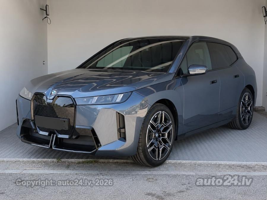 Zils BMW iX 2025 Tallina, ar dzinēja tilpumu 0.00 L un nobraukumu 5 tūkst. km par 76900 €, foto 1 vietnē AUTOMOTO.COM.LV
