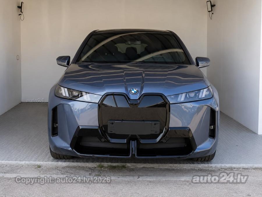 Zils BMW iX 2025 Tallina, ar dzinēja tilpumu 0.00 L un nobraukumu 5 tūkst. km par 76900 €, foto 3 vietnē AUTOMOTO.COM.LV