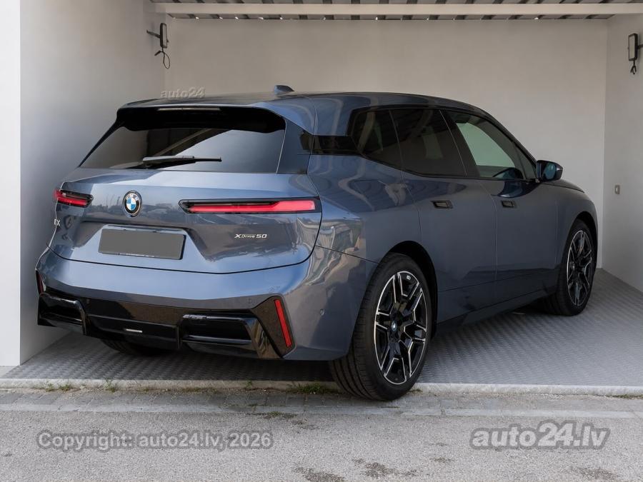 Zils BMW iX 2025 Tallina, ar dzinēja tilpumu 0.00 L un nobraukumu 5 tūkst. km par 76900 €, foto 4 vietnē AUTOMOTO.COM.LV