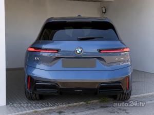 Zils BMW iX 2025 Tallina, ar dzinēja tilpumu 0.00 L un nobraukumu 5 tūkst. km par 76900 €, foto 5 vietnē AUTOMOTO.COM.LV