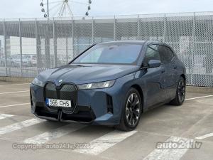 Zils BMW iX 2025 Tallina, ar dzinēja tilpumu 0.00 L un nobraukumu 36 tūkst. km par 67900 €, foto  vietnē AUTOMOTO.COM.LV