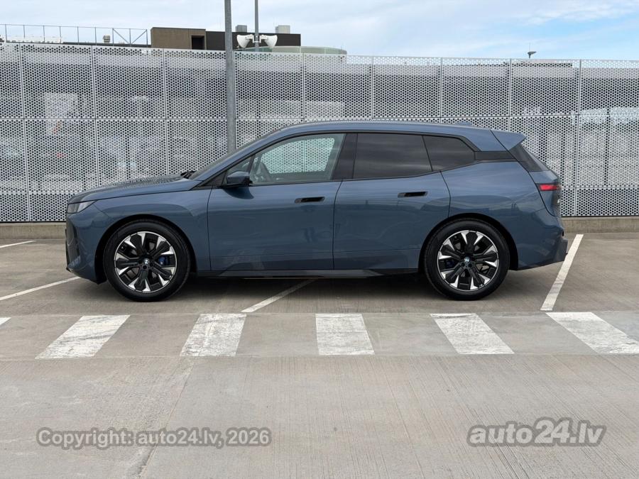 Zils BMW iX 2025 Tallina, ar dzinēja tilpumu 0.00 L un nobraukumu 36 tūkst. km par 67900 €, foto 4 vietnē AUTOMOTO.COM.LV