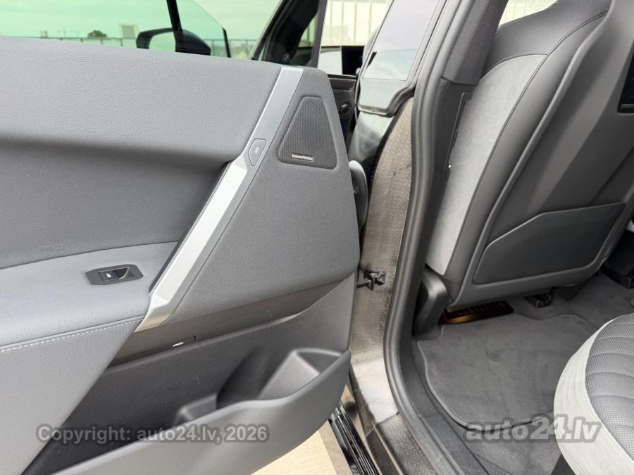 Zils BMW iX 2025 Tallina, ar dzinēja tilpumu 0.00 L un nobraukumu 36 tūkst. km par 67900 €, foto 19 vietnē AUTOMOTO.COM.LV
