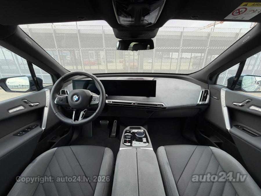 Zils BMW iX 2025 Tallina, ar dzinēja tilpumu 0.00 L un nobraukumu 36 tūkst. km par 67900 €, foto 24 vietnē AUTOMOTO.COM.LV