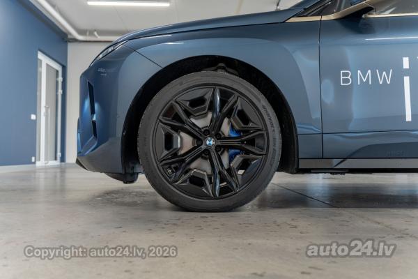 Blue BMW iX 2026 in Tallinn, with an engine capacity of 0.00 L and mileage of 7 thousand km for 95782 €, photo 8 on AUTOMOTO.COM.LV