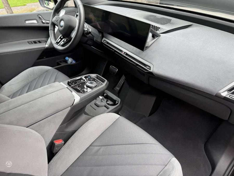 Brown BMW iX 2025 in Kaunas, with an engine capacity of 0.00 L and mileage of 26 thousand km for 63500 €, photo 15 on AUTOMOTO.COM.LV