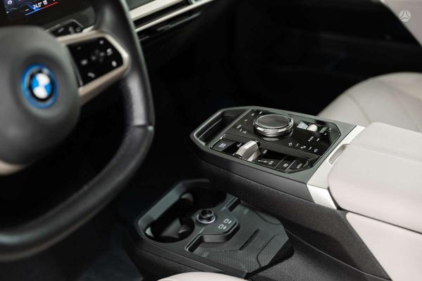 BMW iX 2024 in Vilnius, with an engine capacity of 0.00 L and mileage of 59 thousand km for 59950 €, photo 10 on AUTOMOTO.COM.LV