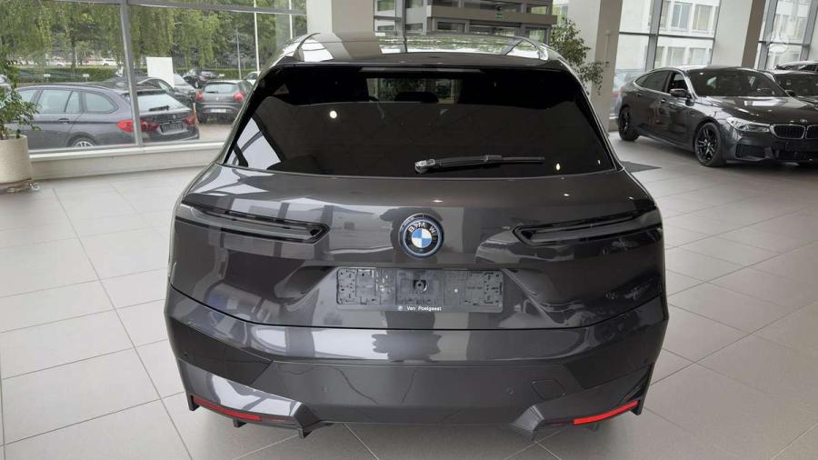 Pelēks BMW iX 2021 Marijampole, ar dzinēja tilpumu 0.00 L un nobraukumu 189 tūkst. km par 38999 €, foto 5 vietnē AUTOMOTO.COM.LV