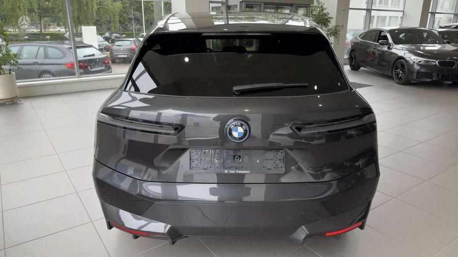 Pelēks BMW iX 2021 Marijampole, ar dzinēja tilpumu 0.00 L un nobraukumu 189 tūkst. km par 38999 €, foto 7 vietnē AUTOMOTO.COM.LV