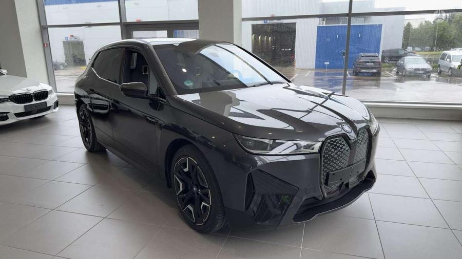 Pelēks BMW iX 2021 Marijampole, ar dzinēja tilpumu 0.00 L un nobraukumu 189 tūkst. km par 38999 €, foto 10 vietnē AUTOMOTO.COM.LV