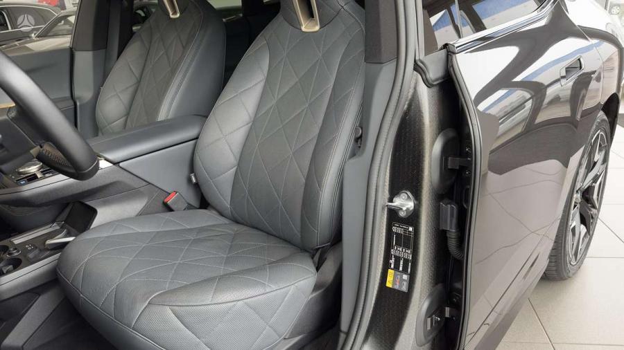 Pelēks BMW iX 2021 Marijampole, ar dzinēja tilpumu 0.00 L un nobraukumu 189 tūkst. km par 38999 €, foto 15 vietnē AUTOMOTO.COM.LV