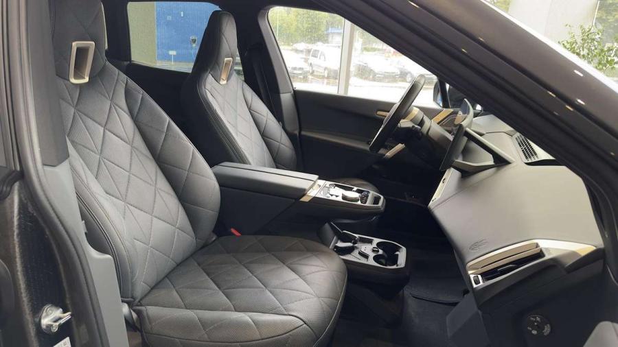 Pelēks BMW iX 2021 Marijampole, ar dzinēja tilpumu 0.00 L un nobraukumu 189 tūkst. km par 38999 €, foto 17 vietnē AUTOMOTO.COM.LV