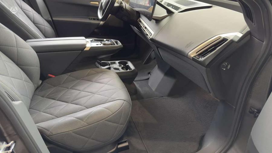 Pelēks BMW iX 2021 Marijampole, ar dzinēja tilpumu 0.00 L un nobraukumu 189 tūkst. km par 38999 €, foto 18 vietnē AUTOMOTO.COM.LV
