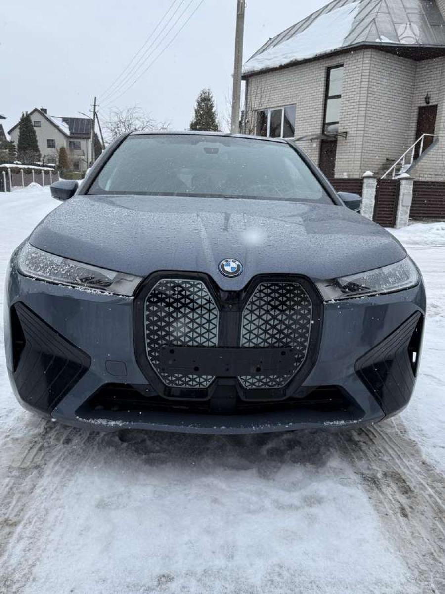 Grey BMW iX 2022 in Kaunas, with an engine capacity of 0.00 L and mileage of 75 thousand km for 31900 €, photo 2 on AUTOMOTO.COM.LV
