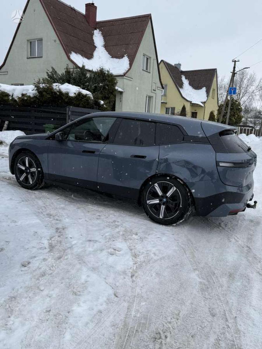Grey BMW iX 2022 in Kaunas, with an engine capacity of 0.00 L and mileage of 75 thousand km for 31900 €, photo 4 on AUTOMOTO.COM.LV