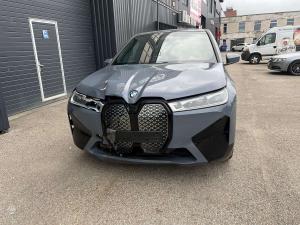 Pelēks BMW iX 2023 Alīta, ar dzinēja tilpumu 0.00 L un nobraukumu 70 tūkst. km par 27400 €, foto 3 vietnē AUTOMOTO.COM.LV