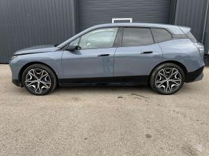 Pelēks BMW iX 2023 Alīta, ar dzinēja tilpumu 0.00 L un nobraukumu 70 tūkst. km par 27400 €, foto 5 vietnē AUTOMOTO.COM.LV