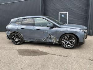 Pelēks BMW iX 2023 Alīta, ar dzinēja tilpumu 0.00 L un nobraukumu 70 tūkst. km par 27400 €, foto 12 vietnē AUTOMOTO.COM.LV
