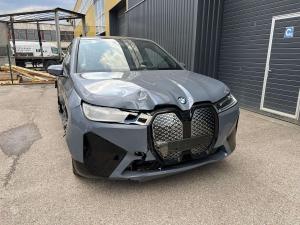 Pelēks BMW iX 2023 Alīta, ar dzinēja tilpumu 0.00 L un nobraukumu 70 tūkst. km par 27400 €, foto 14 vietnē AUTOMOTO.COM.LV